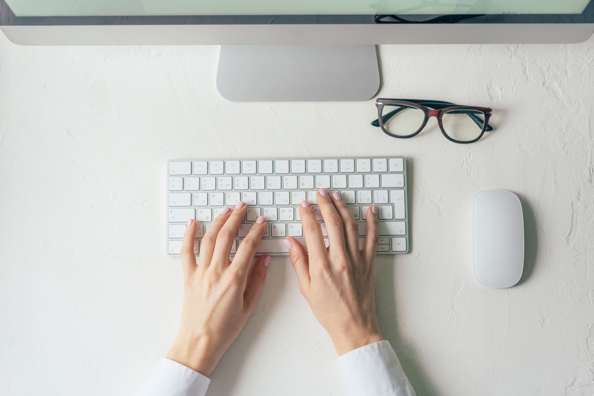 Signo de guion largo o raya (—): Reglas, usos y ejemplos