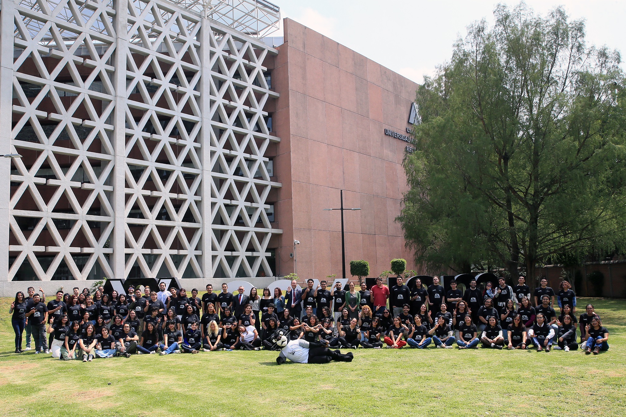Cuántos alumnos tiene la Universidad Autónoma Metropolitana en 2025